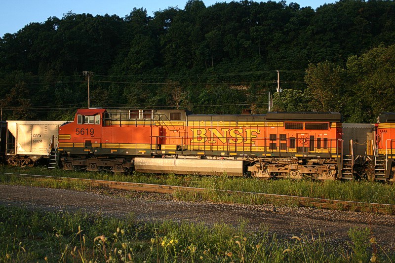 BNSF 5619